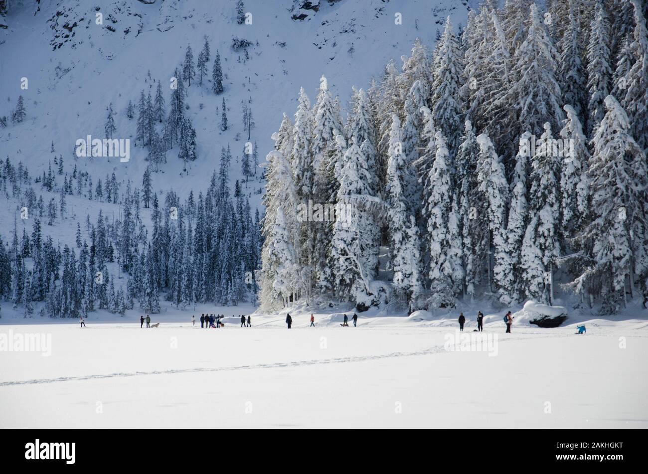 People tourists in snowy mountains hi-res stock photography and images ...