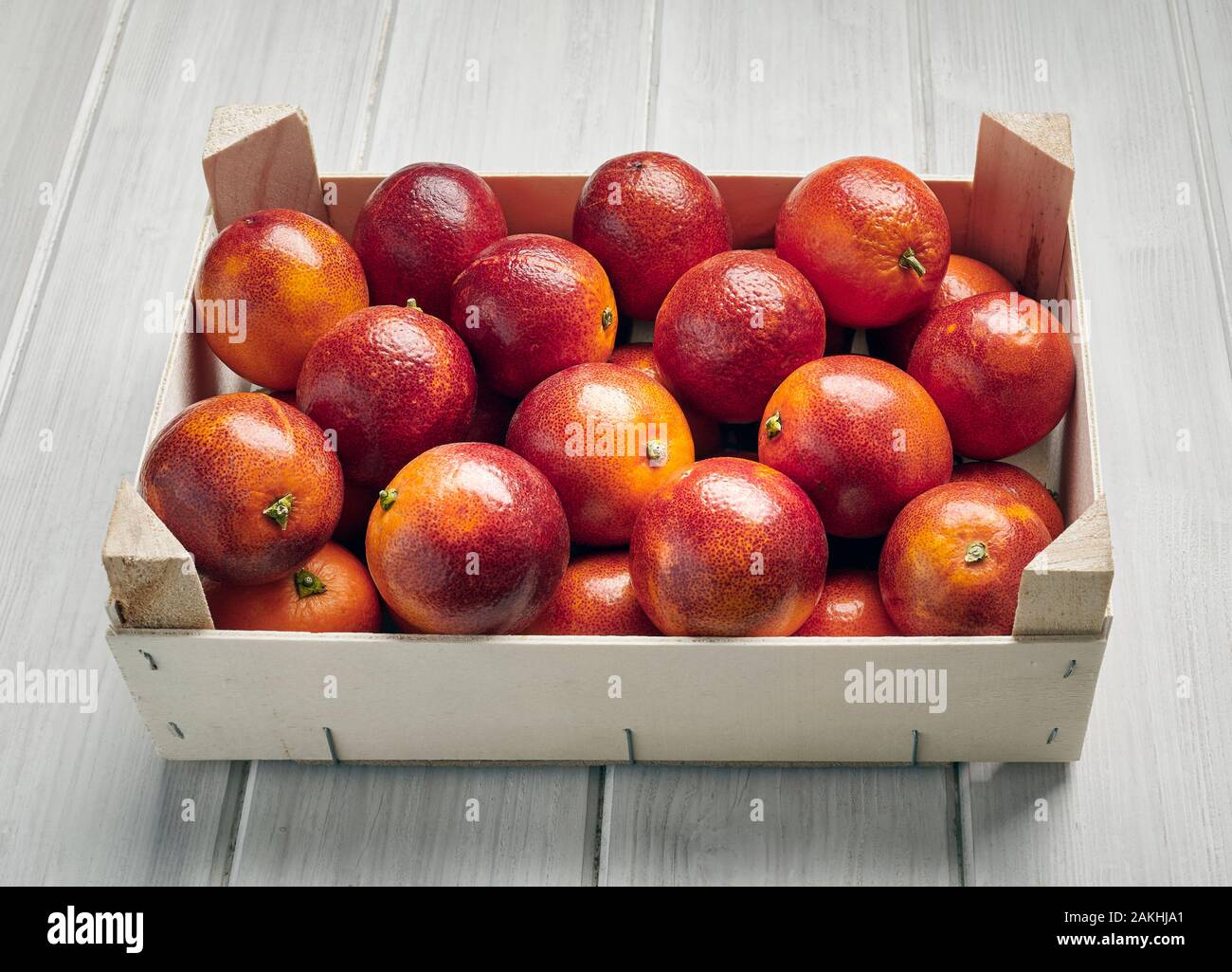 Box full of oranges hi-res stock photography and images - Alamy