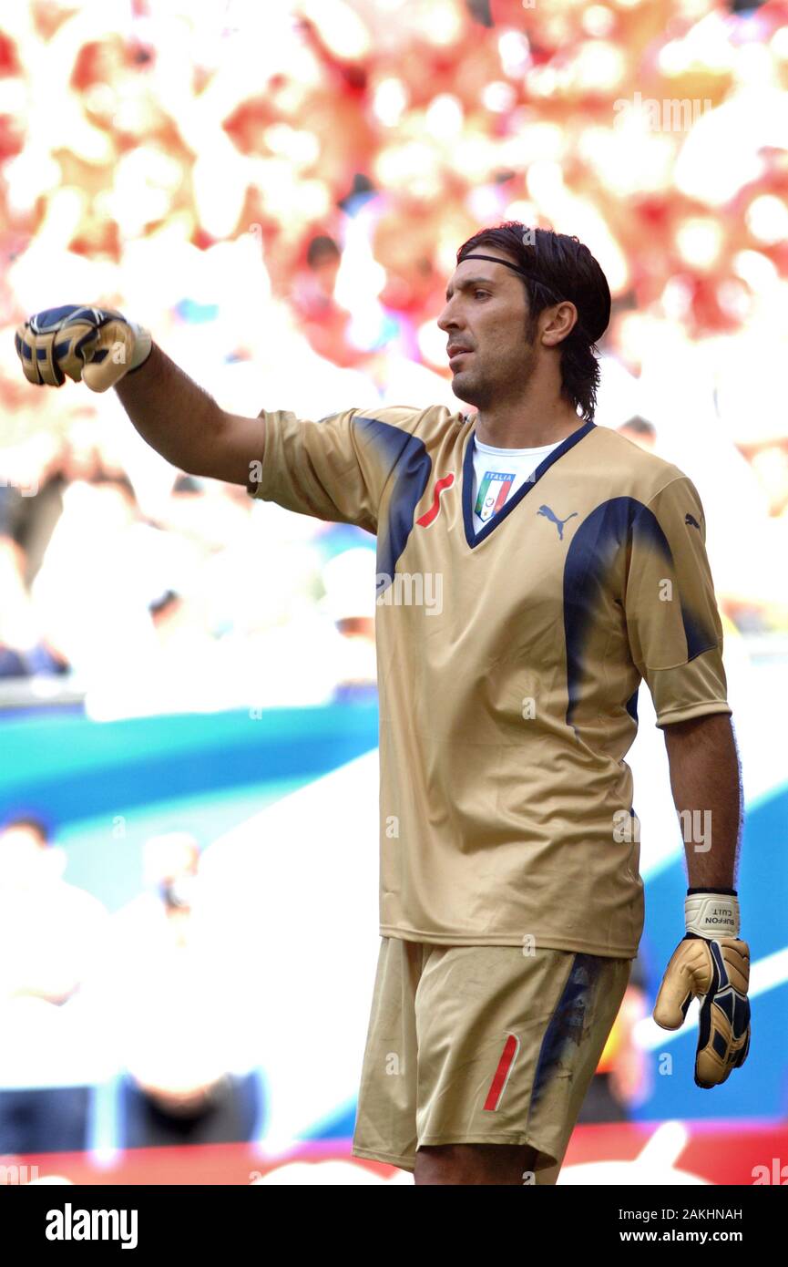 Gianluigi buffon 2006 italy hi-res stock photography and images - Alamy