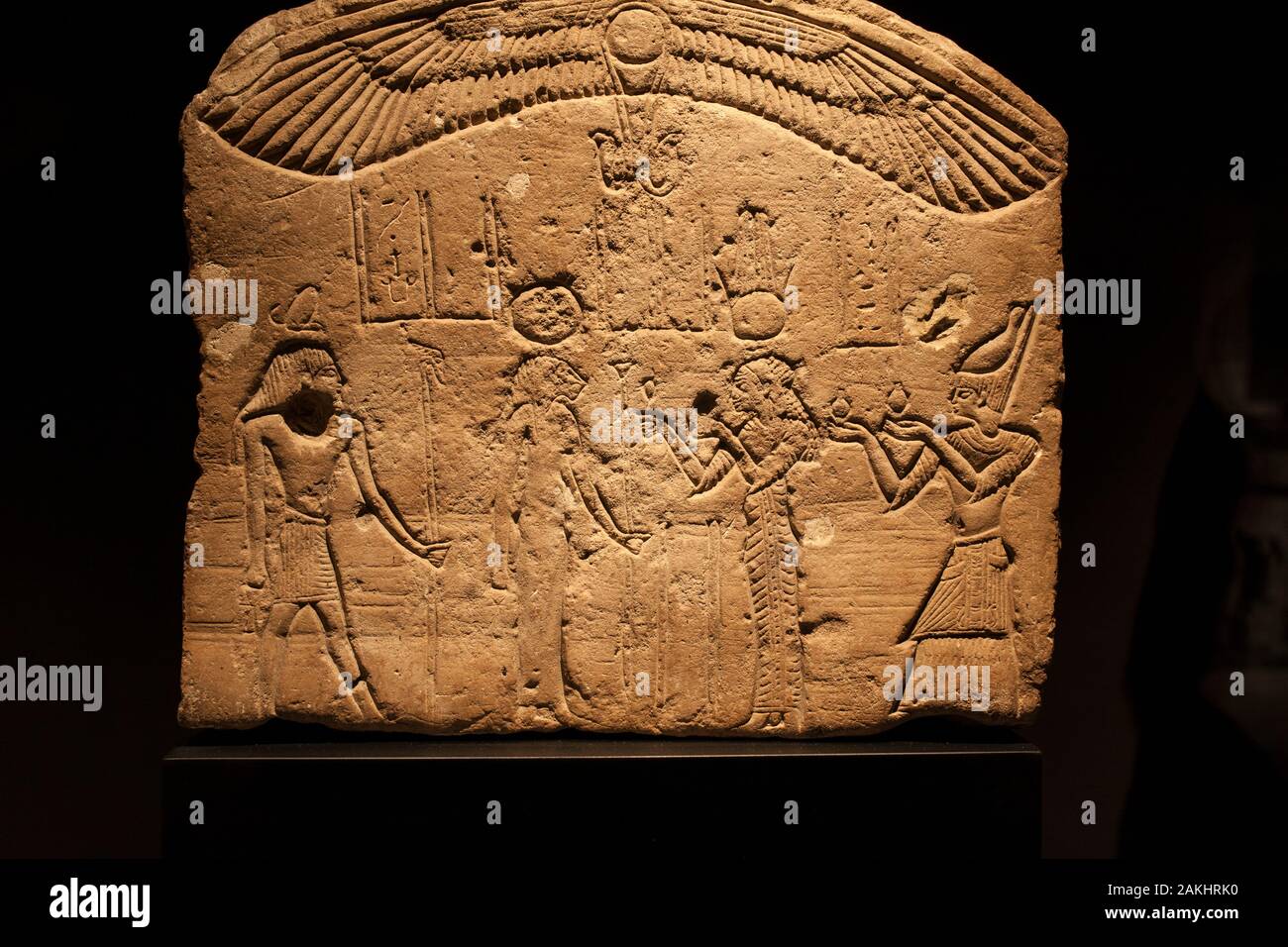 Queen cleopatra relief hi-res stock photography and images - Alamy