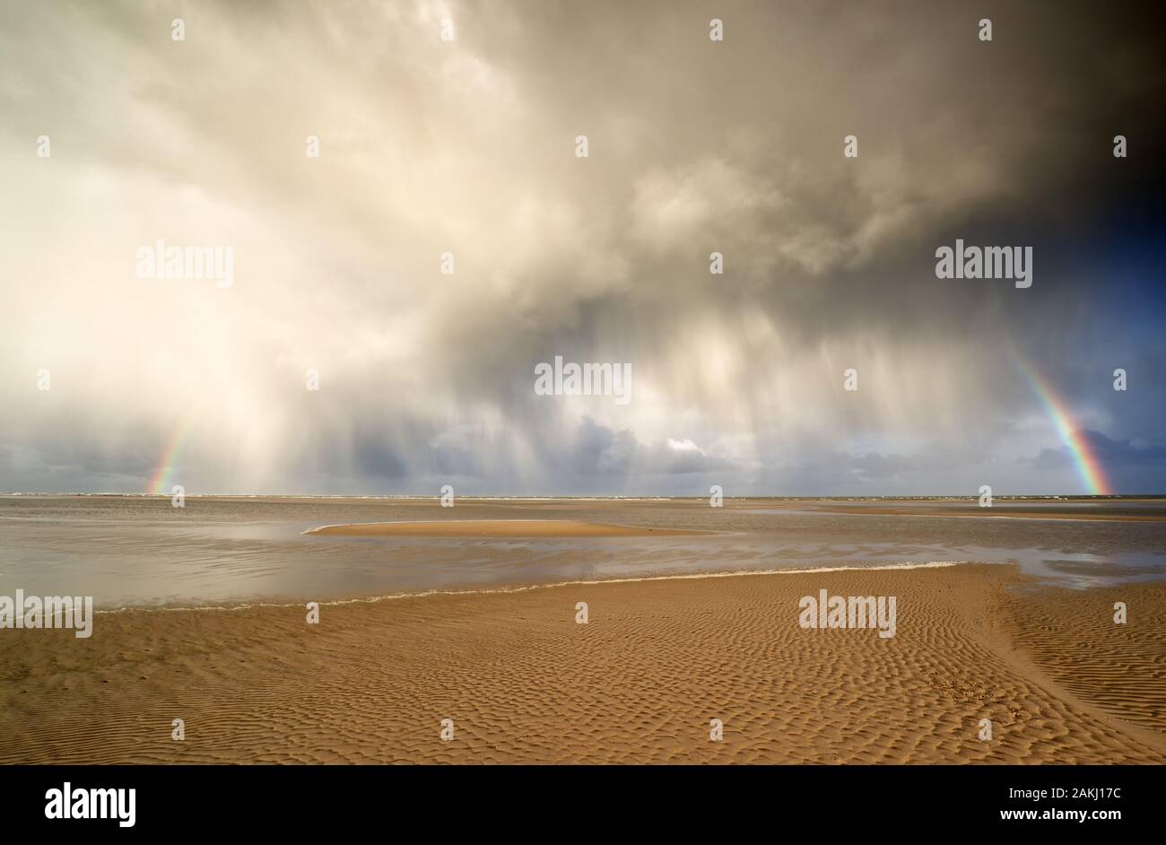 Shower cloud hi-res stock photography and images - Alamy