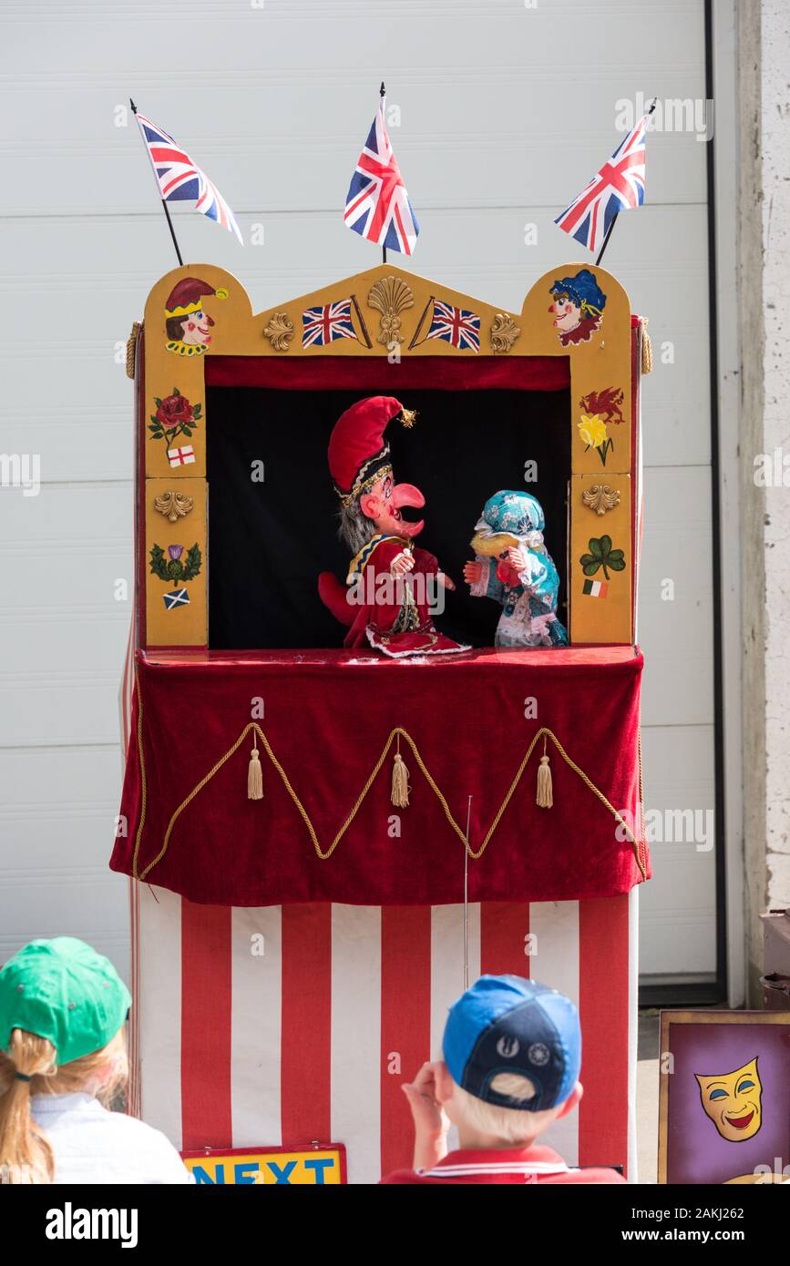 British puppet show hi-res stock photography and images - Alamy