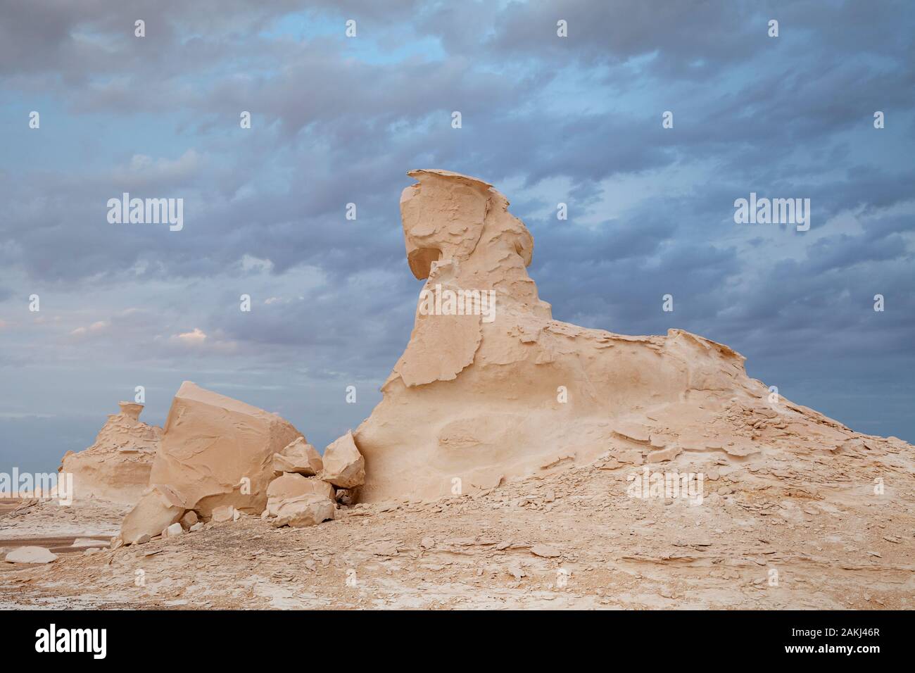 White limestone desert hi-res stock photography and images - Alamy