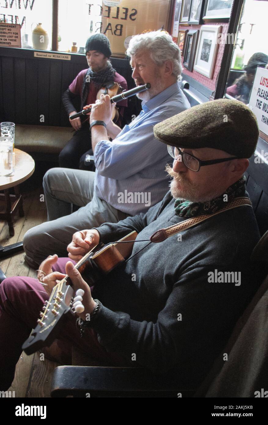 The Cobblestone Irish music pub in Dublin Stock Photo - Alamy