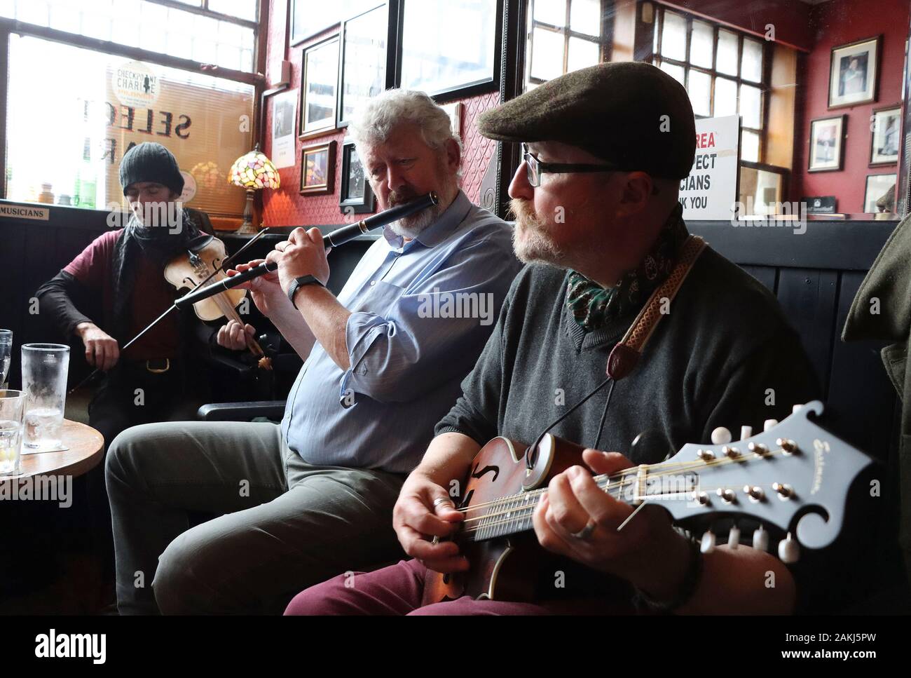 Cobblestone pub dublin music hi-res stock photography and images - Alamy