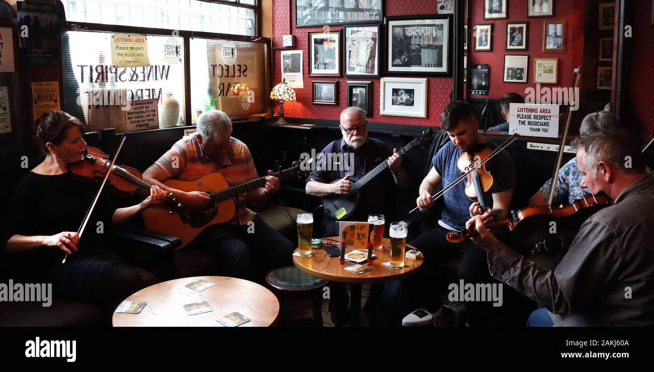 Cobblestone pub dublin music hi-res stock photography and images - Alamy