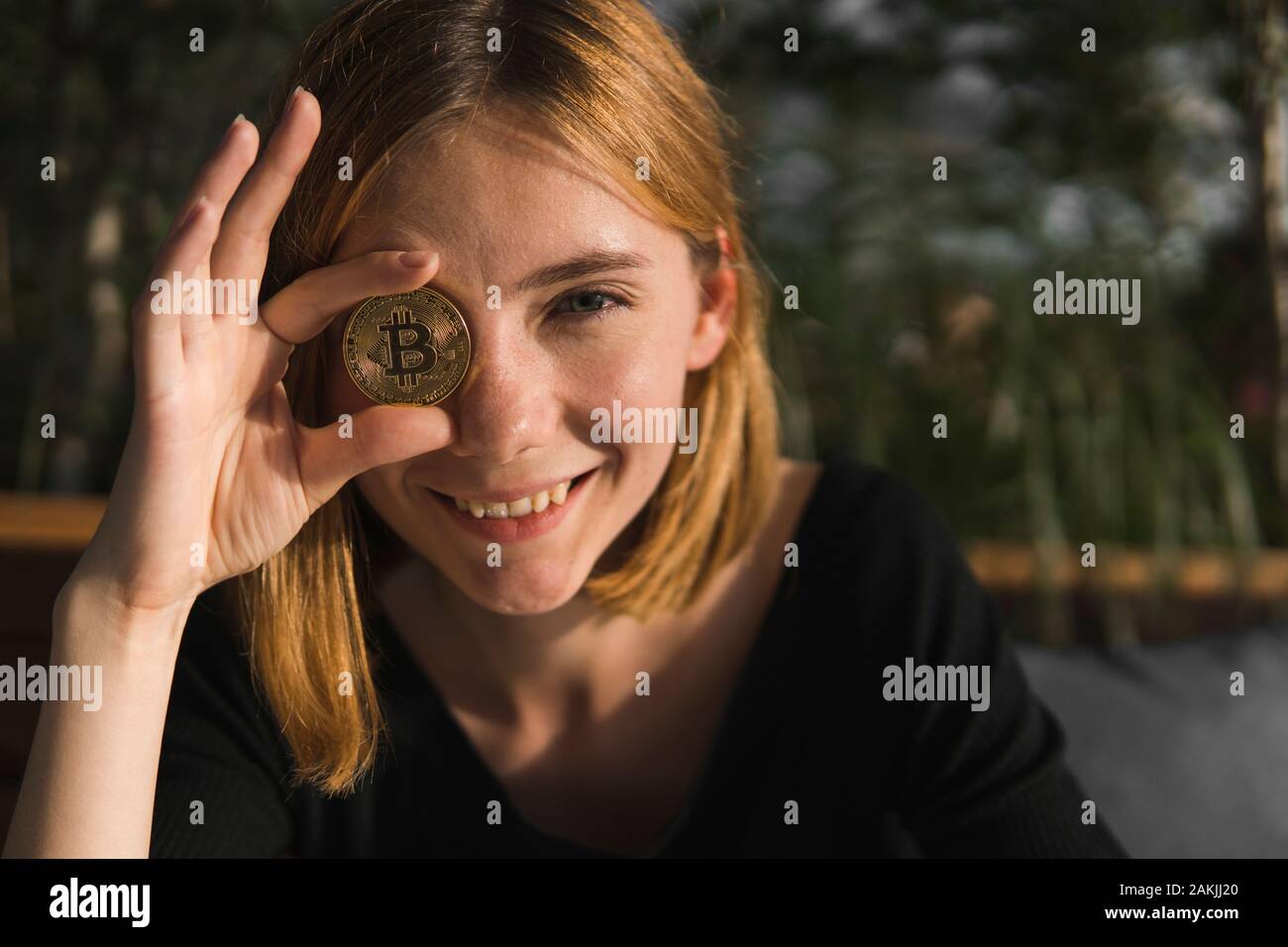 Bitcoin mining girl hi-res stock photography and images - Alamy