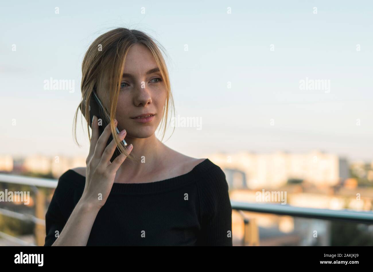 Lady answering the phone hi-res stock photography and images - Alamy