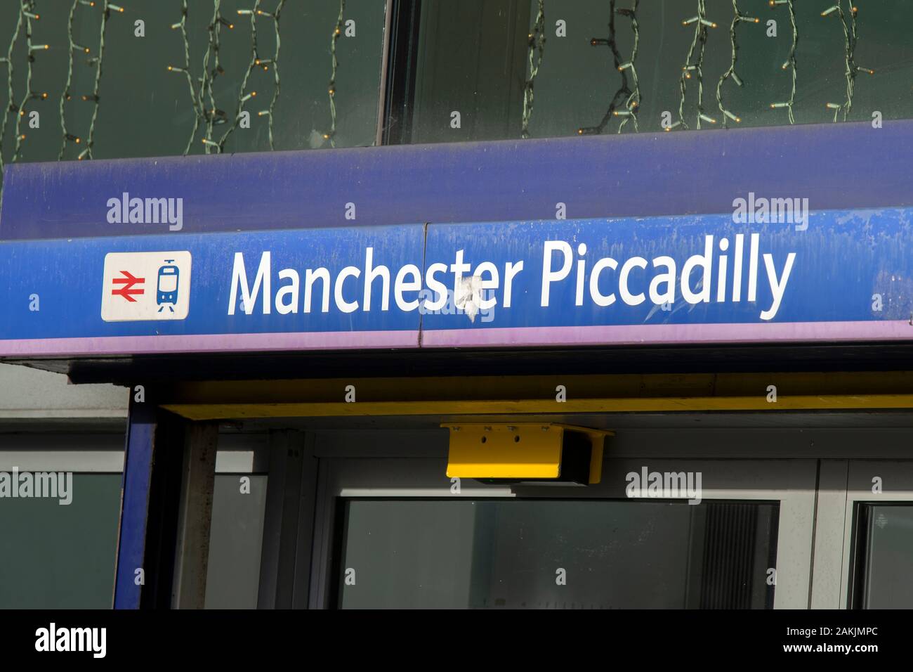 Manchester piccadilly train station sign hi-res stock photography and ...