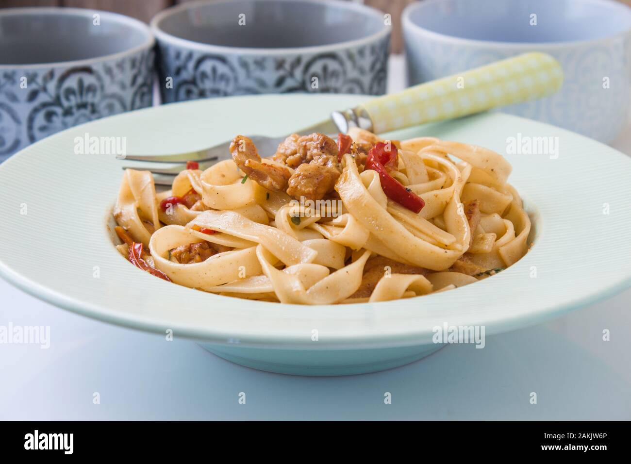 chinese style noodles with chicken and vegetables Stock Photo - Alamy