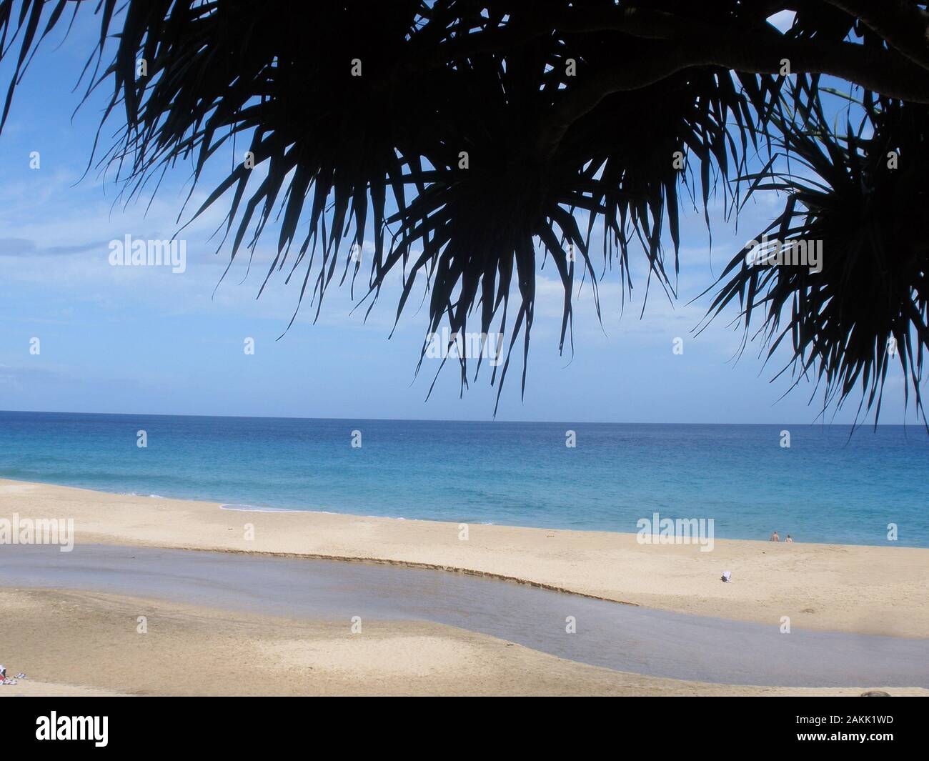 Quiet beaches hi-res stock photography and images - Alamy
