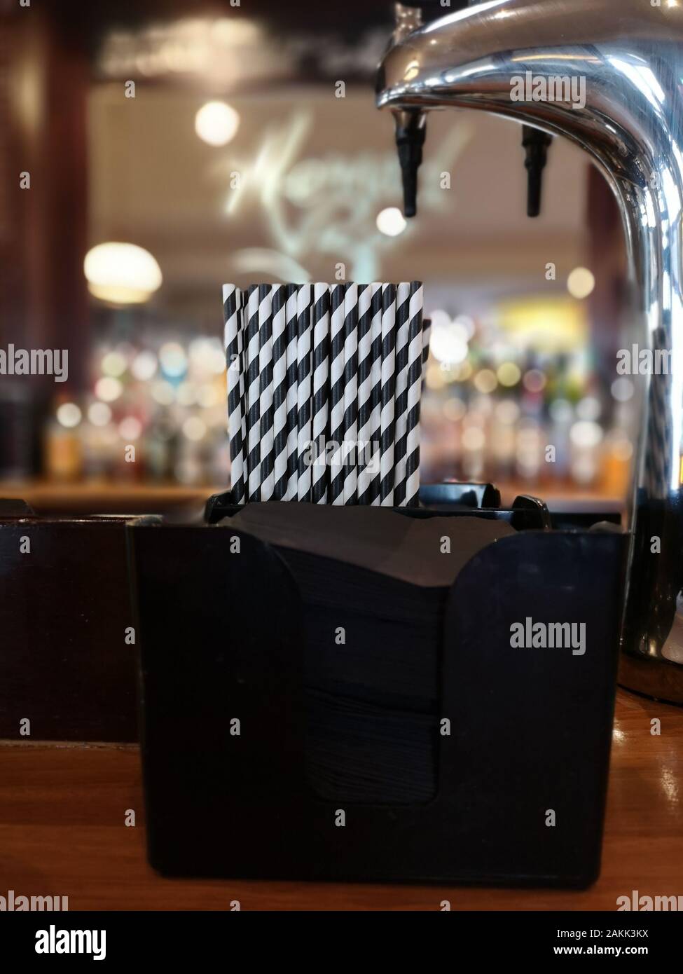 3 4 cocktail bar hi-res stock photography and images - Alamy