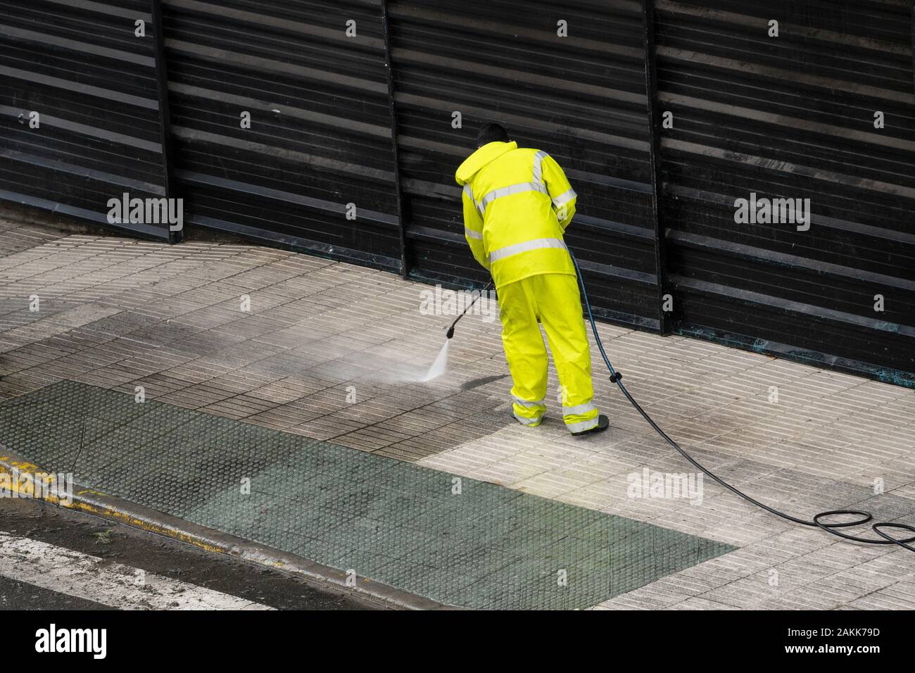Maintenance worker hanging hi-res stock photography and images - Alamy