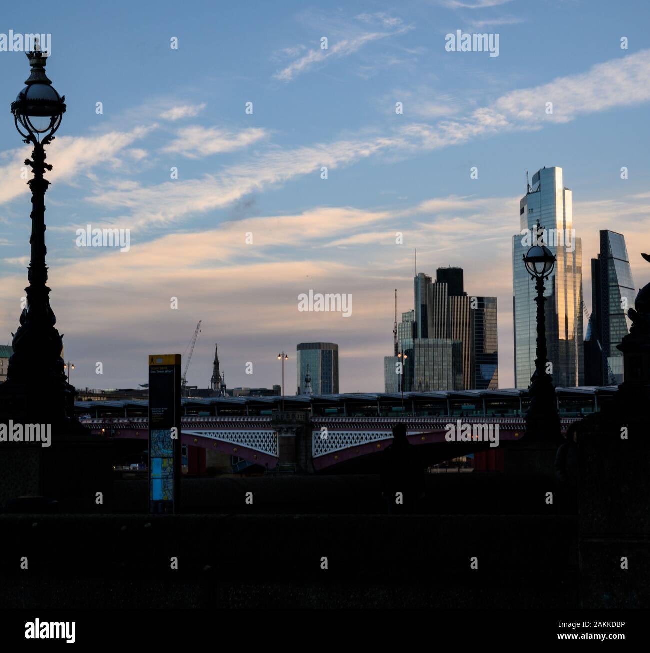 News building london bridge hi-res stock photography and images - Alamy