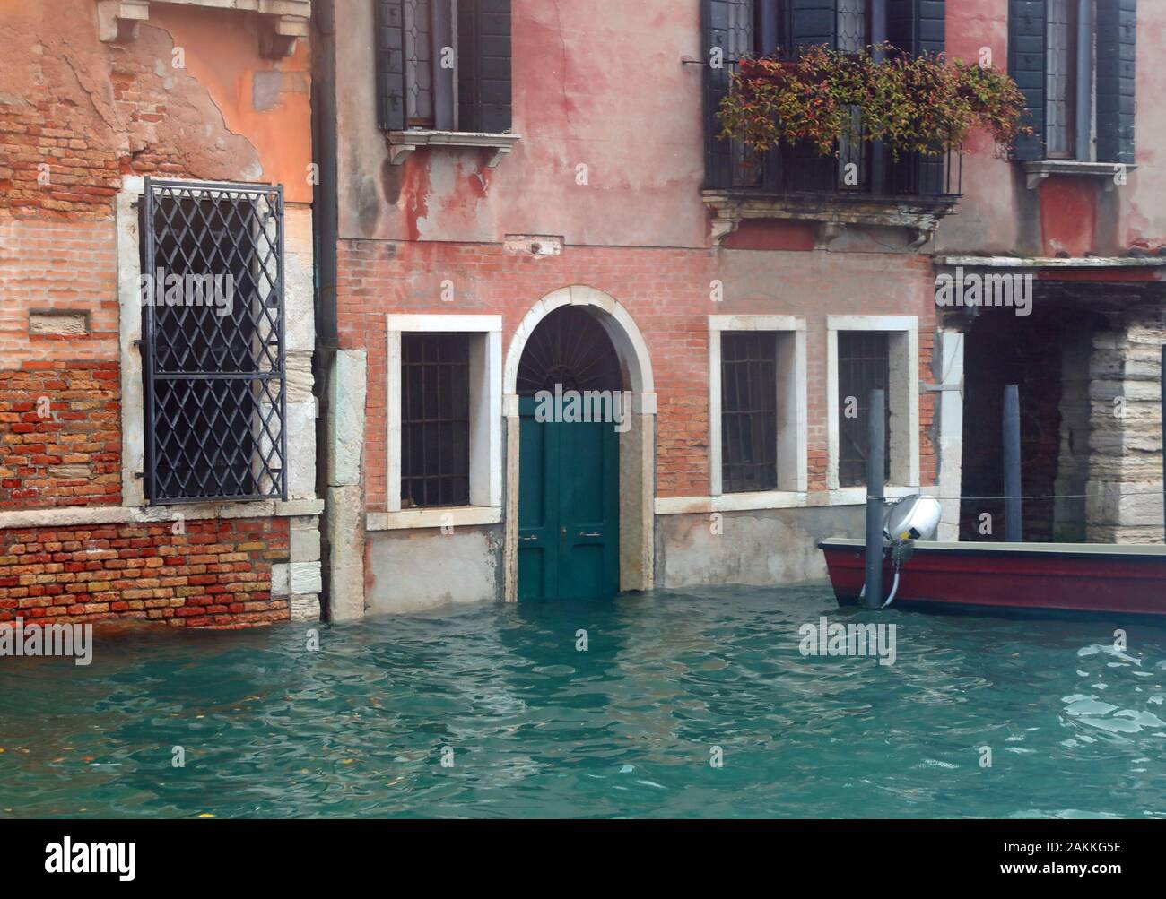 Flooded gates hi-res stock photography and images - Alamy