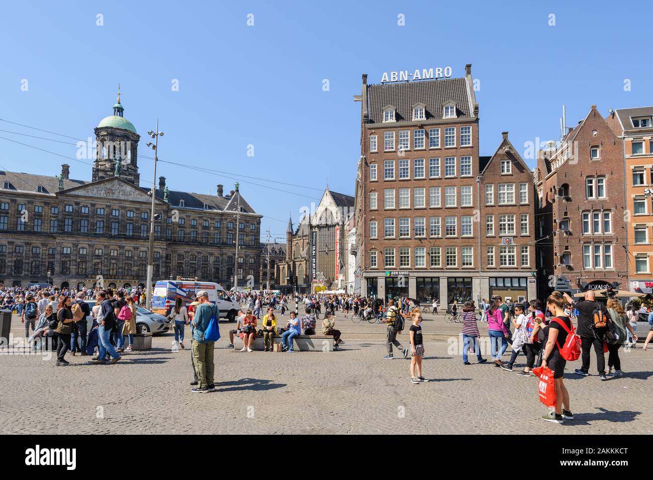 Urban crowd crowded spring hi-res stock photography and images - Alamy