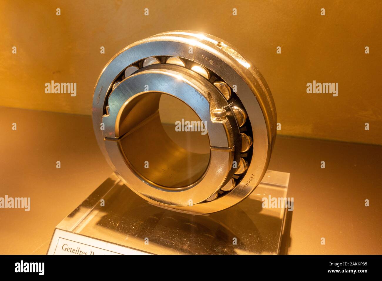 Split roller bearing hi-res stock photography and images - Alamy