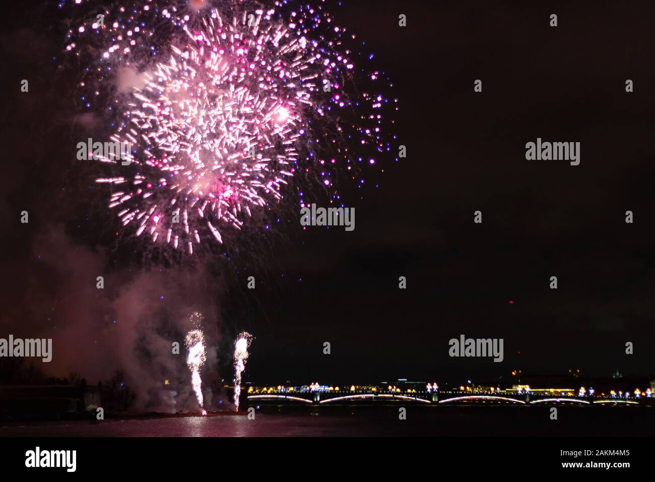 Pink fireworks background hi-res stock photography and images - Alamy