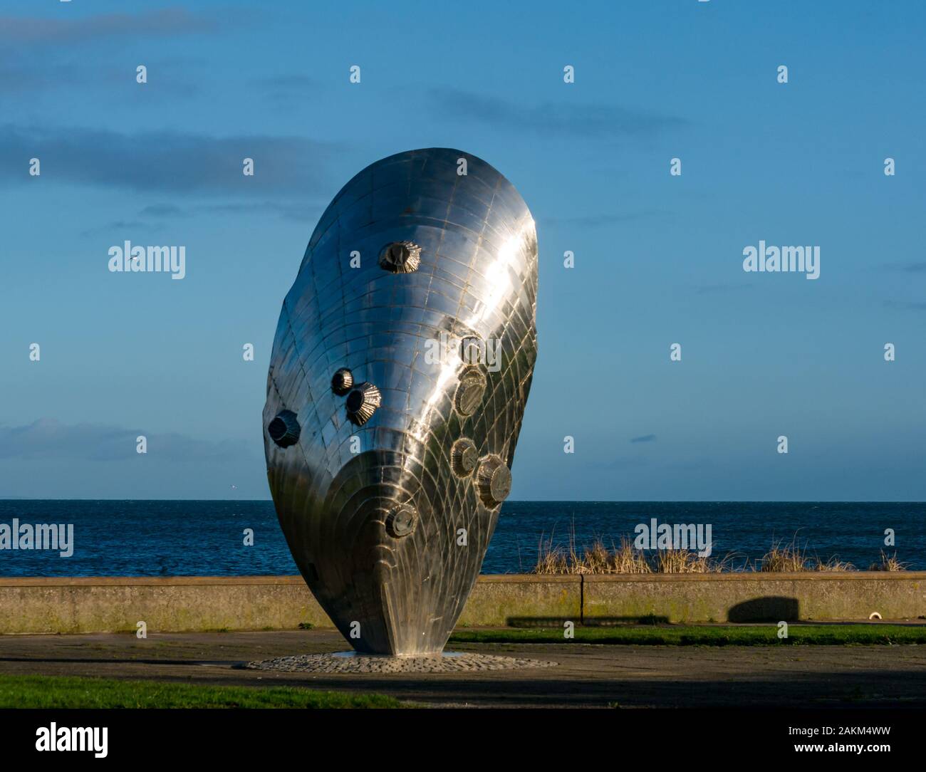 Giant mussel shell The Mussel by sculptor Michael Johnson on promenade ...