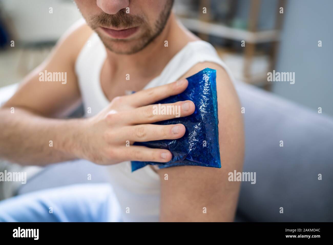 Shoulder pain gel hi-res stock photography and images - Alamy
