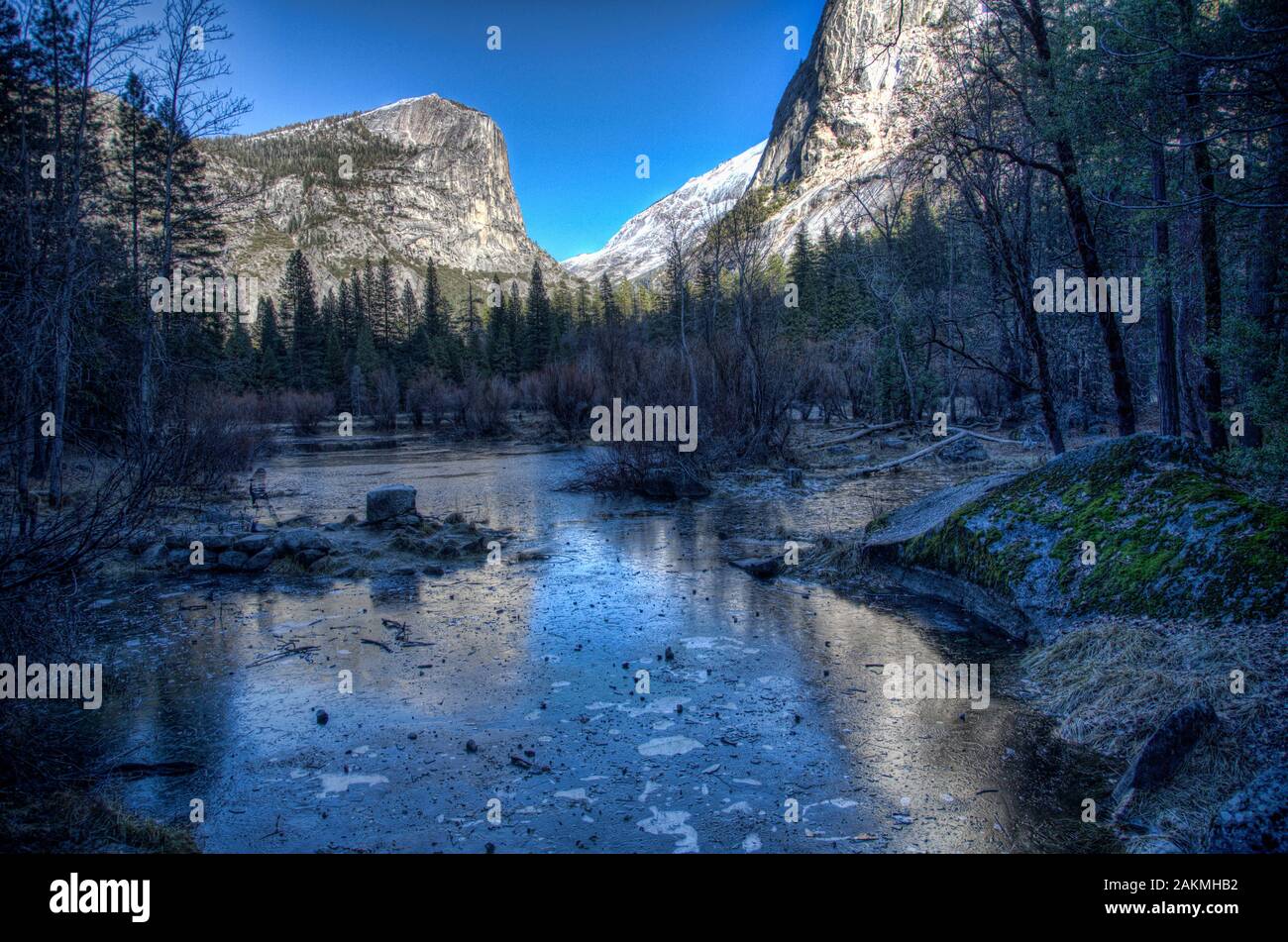 Mirror pond hi-res stock photography and images - Alamy