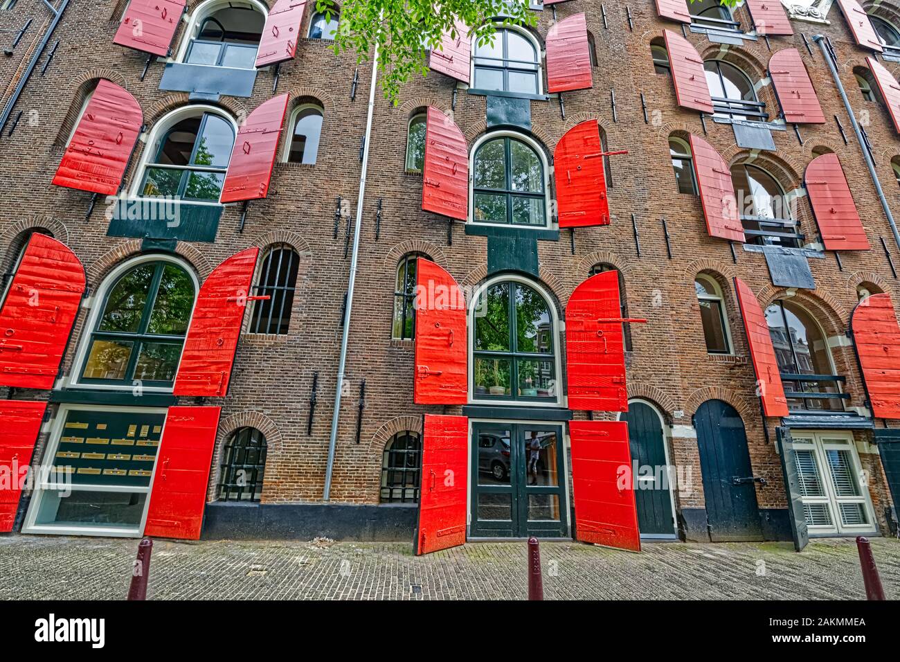 Amsterdam red window shutters on old building Stock Photo - Alamy