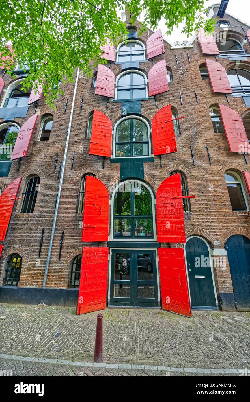 Amsterdam red window shutters on old building Stock Photo - Alamy