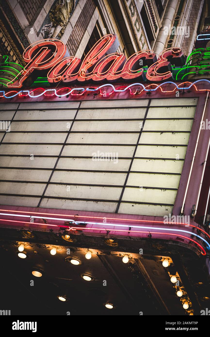 Vintage theatre signs hi-res stock photography and images - Alamy