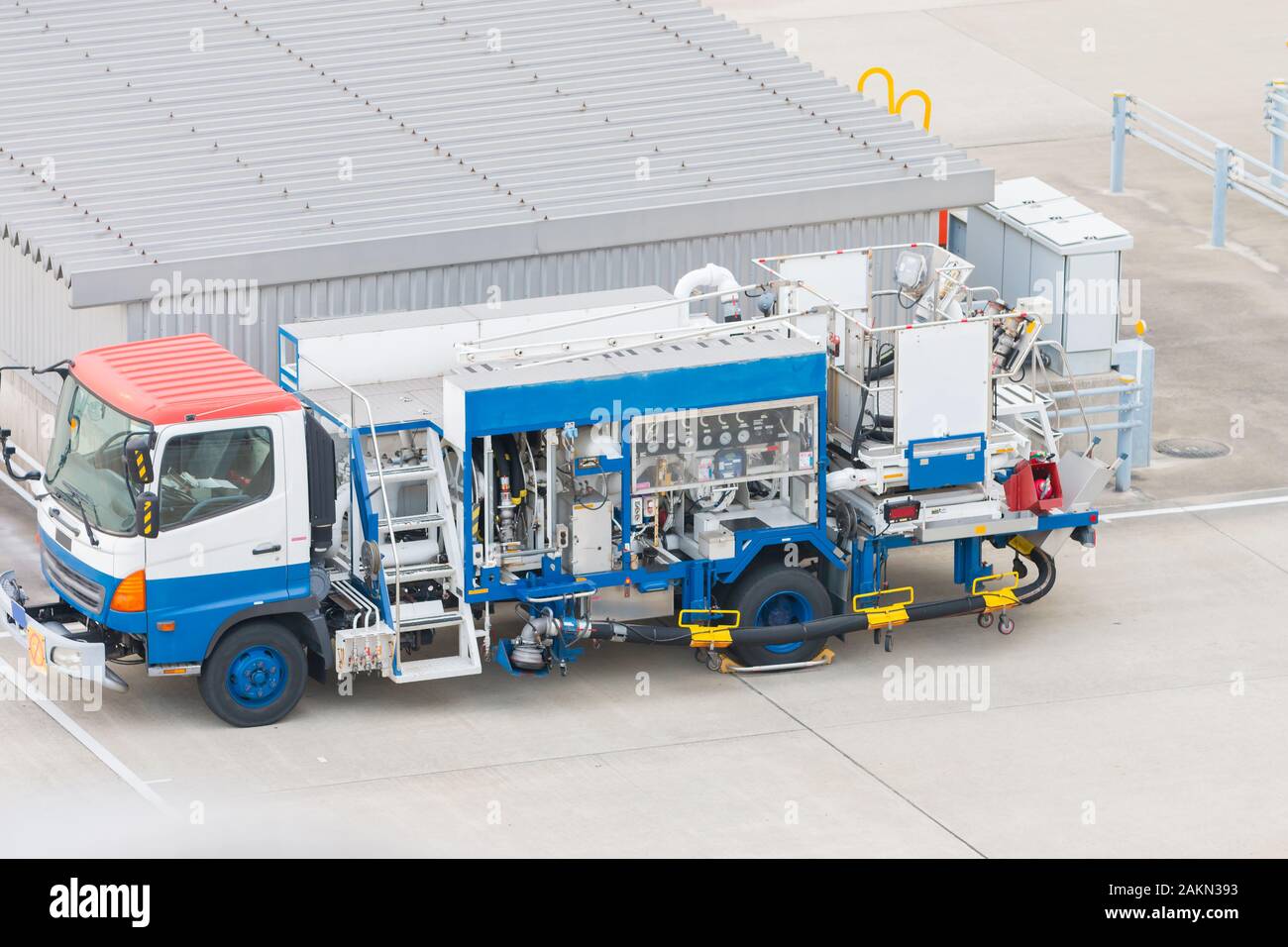 Petrol station with airplane hi-res stock photography and images - Alamy