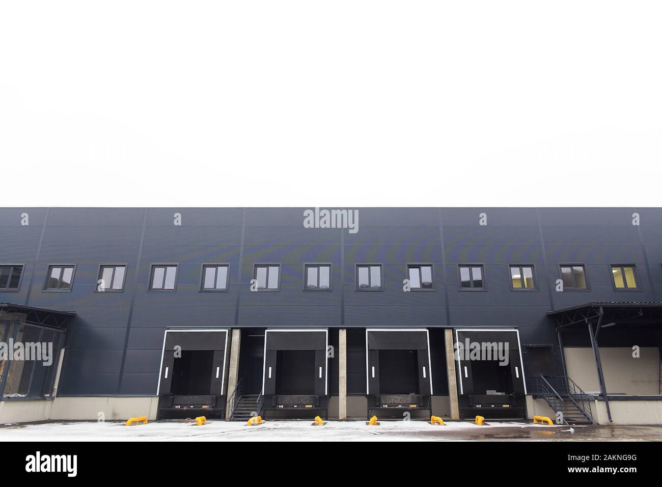 Cargo doors hi-res stock photography and images - Alamy