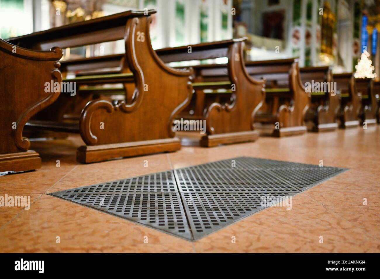 Heated benches hi-res stock photography and images - Alamy