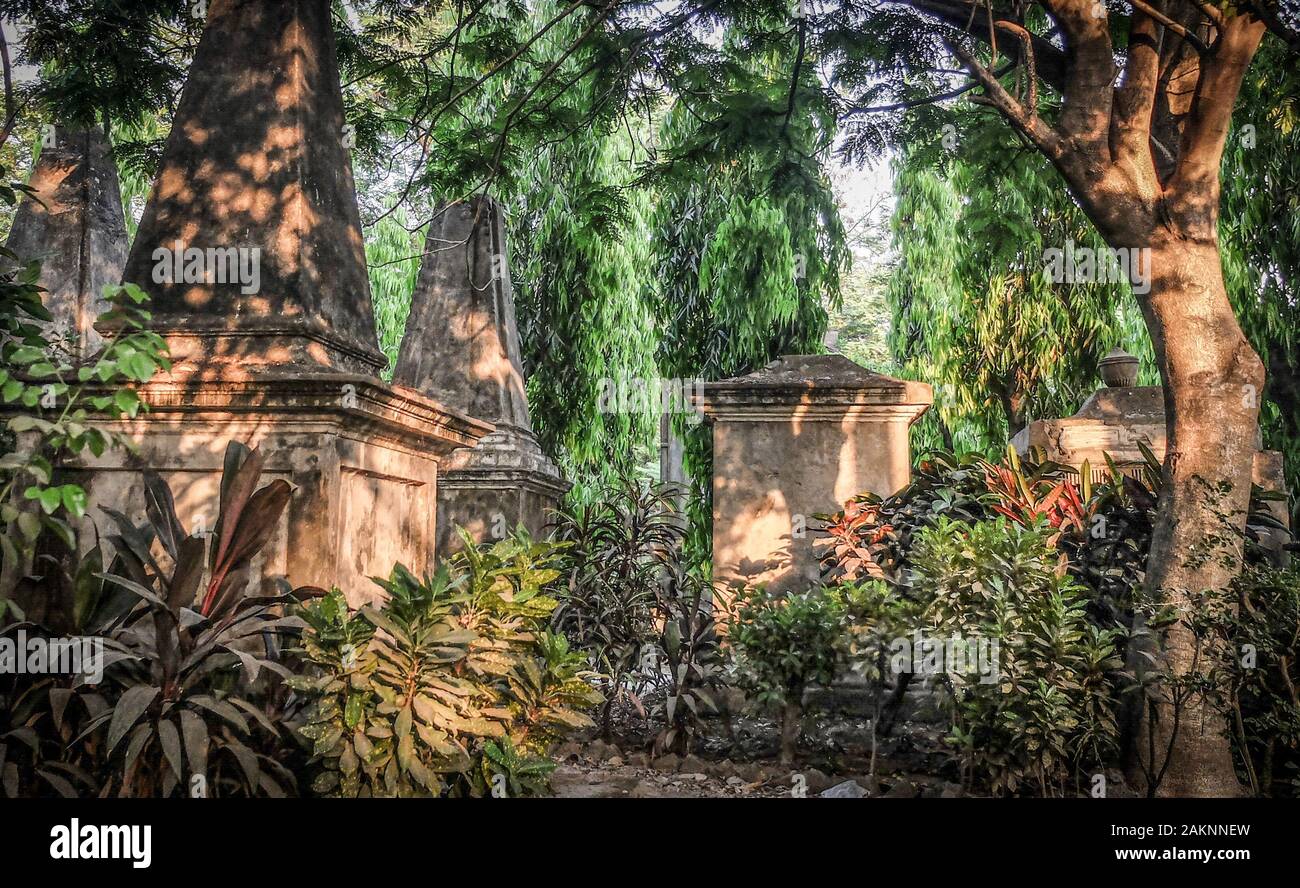 Christian tombs hi-res stock photography and images - Alamy