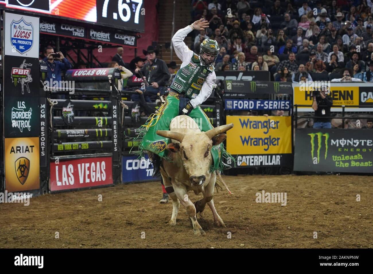 New York, USA. 5th Jan, 2020. Jess Lockwood rides JC's Gangster during ...