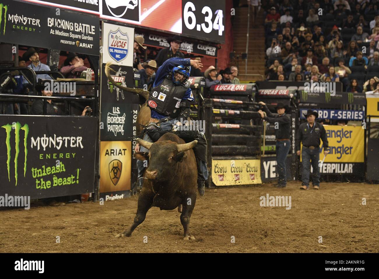 New York, USA. 5th Jan, 2020. Ryan Dirteater rides Red Bones during the ...