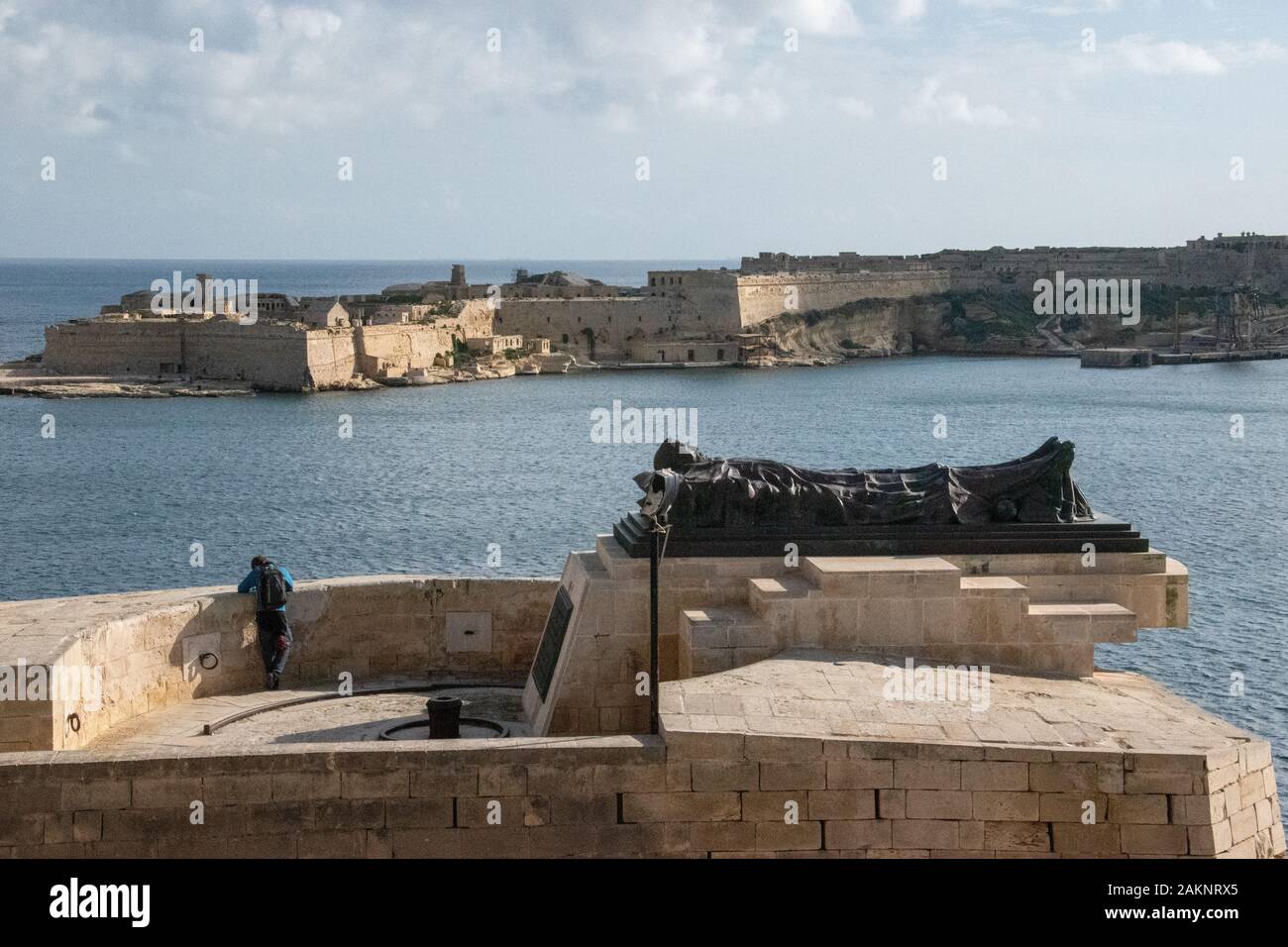 Siege Bell Memorial commemorating the fallen heros of World War II ...