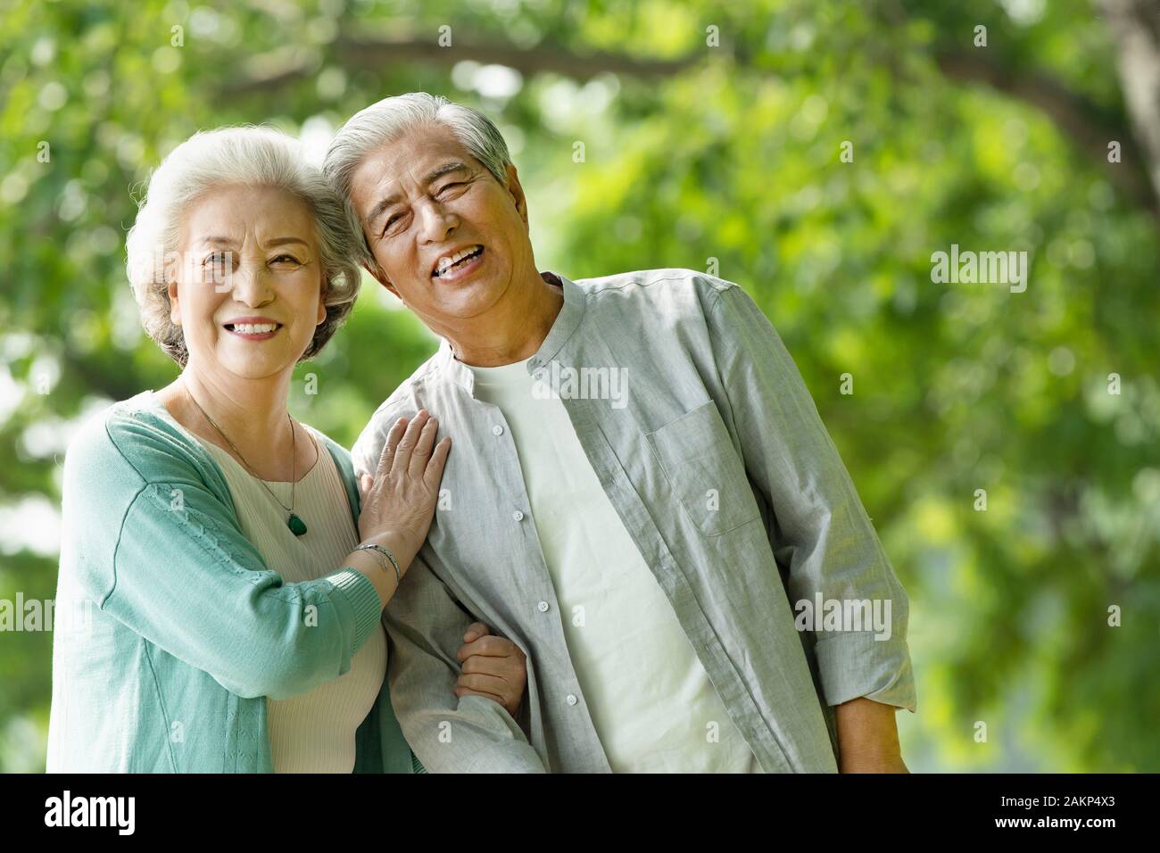 Indian senior couple in park hi-res stock photography and images - Alamy