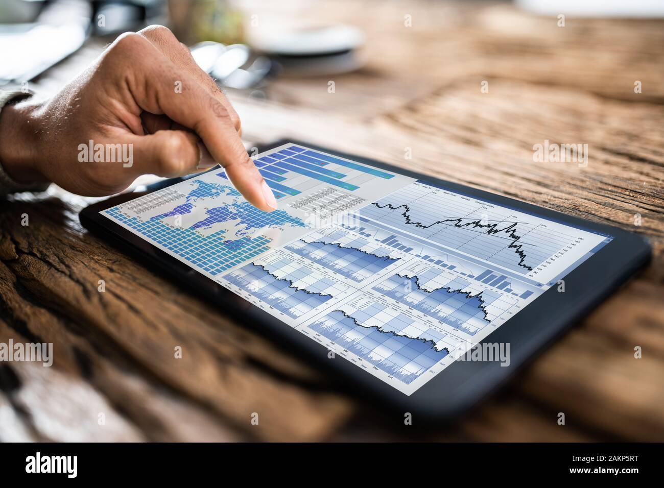 Stock market graph hi-res stock photography and images - Alamy