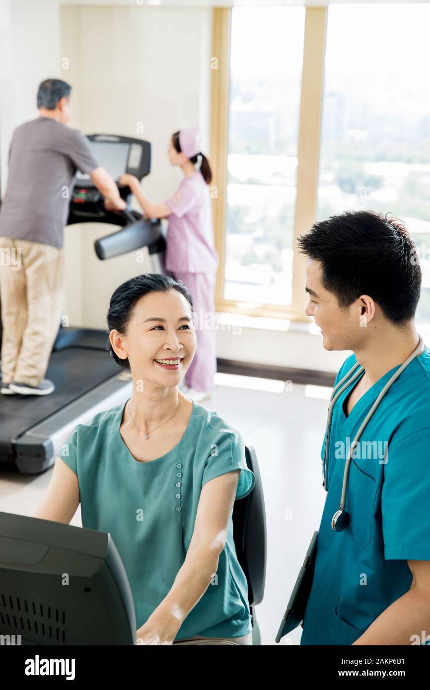 Medical workers to guide patients to exercise Stock Photo - Alamy