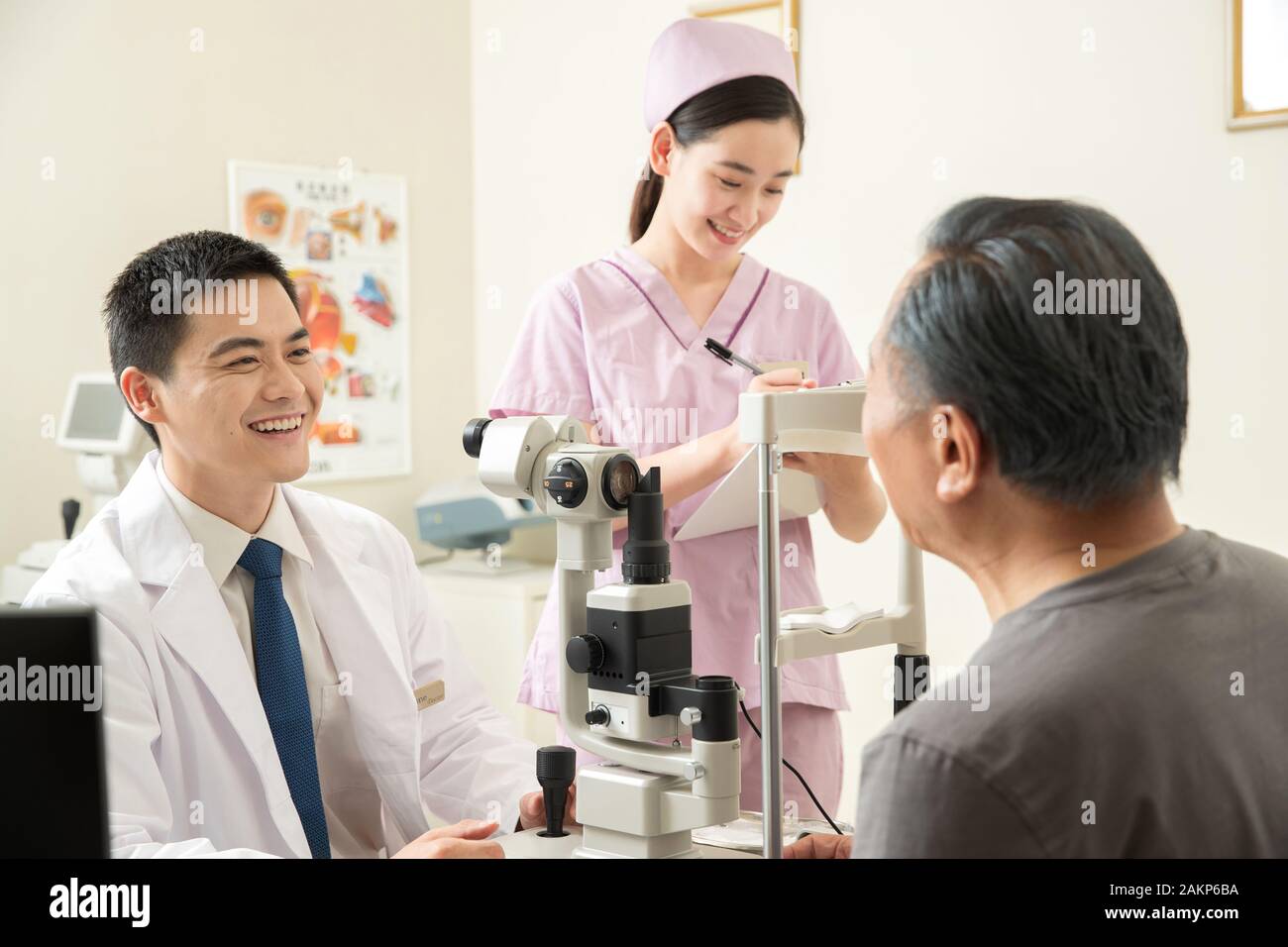 Doctors give patients eyes checked Stock Photo - Alamy