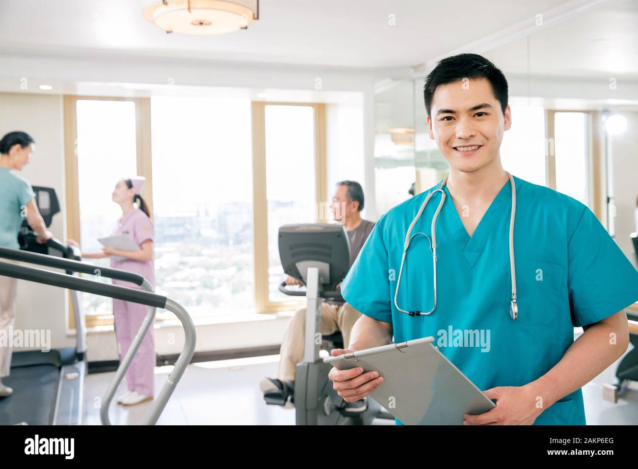 Medical workers to guide patients to exercise Stock Photo - Alamy