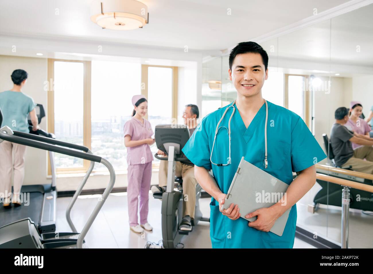 Medical workers to guide patients to exercise Stock Photo - Alamy