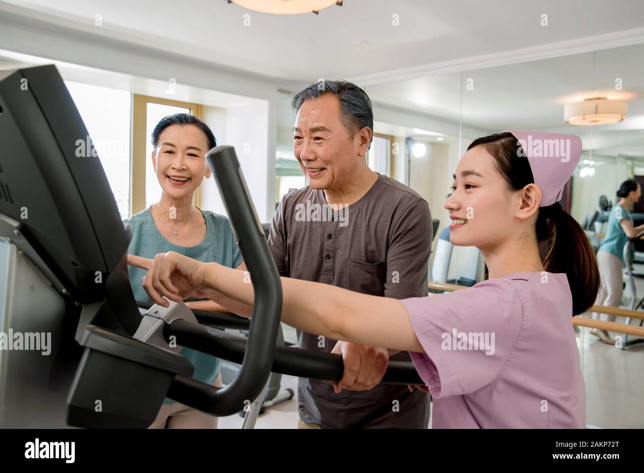 Medical workers to guide patients to exercise Stock Photo - Alamy