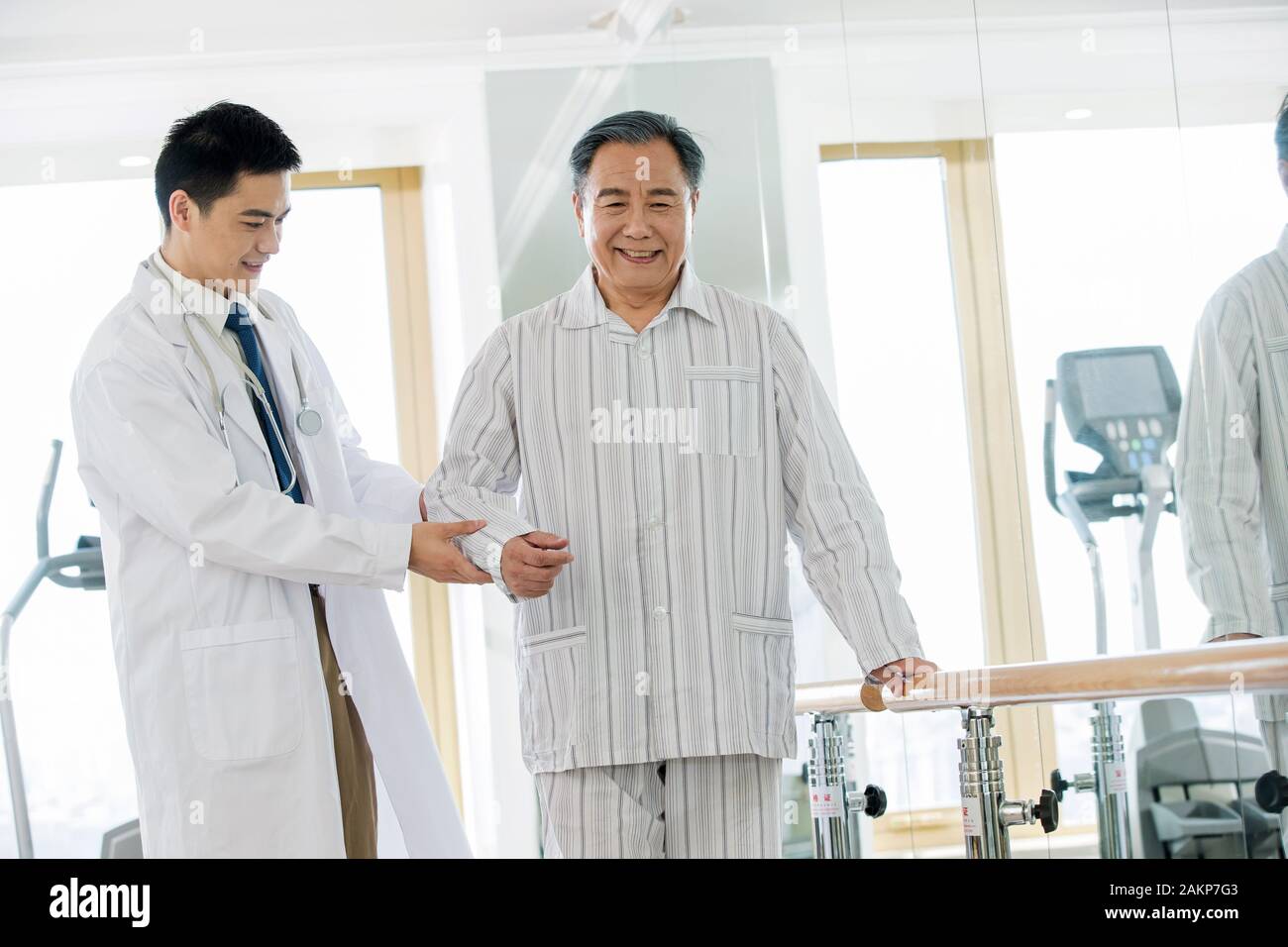 Doctor Helps High Resolution Stock Photography and Images - Alamy