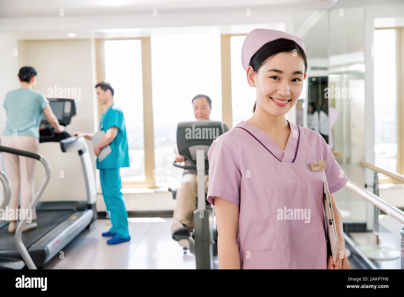 Medical workers to guide patients to exercise Stock Photo - Alamy
