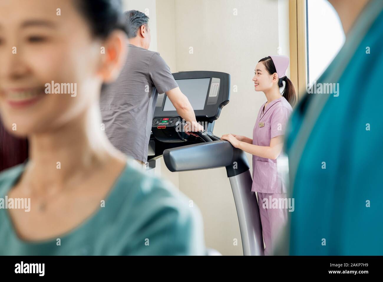 Medical workers to guide patients to exercise Stock Photo - Alamy