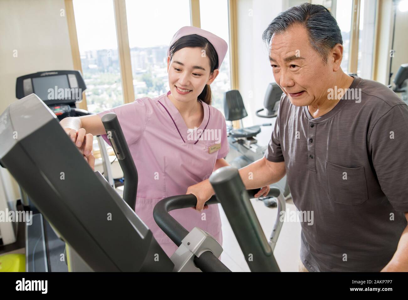 The nurse to help patients' rehabilitation exercise Stock Photo - Alamy