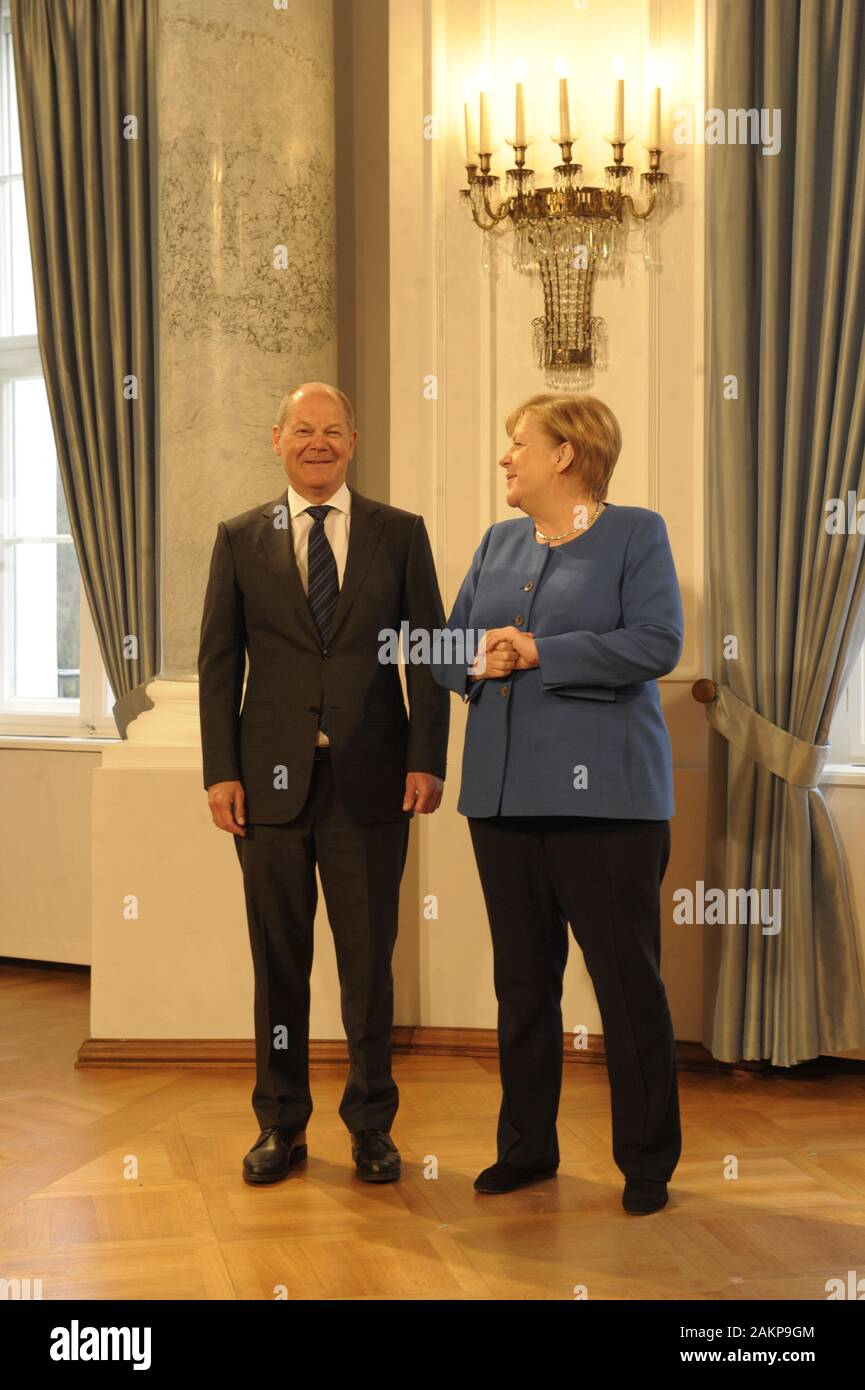 Bundeskanzlerin Angela Merkel und Fianzminister Olaf Scholz beim ...