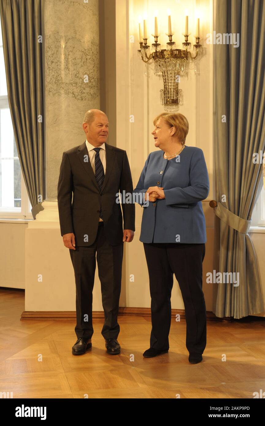 Bundeskanzlerin Angela Merkel und Fianzminister Olaf Scholz beim ...