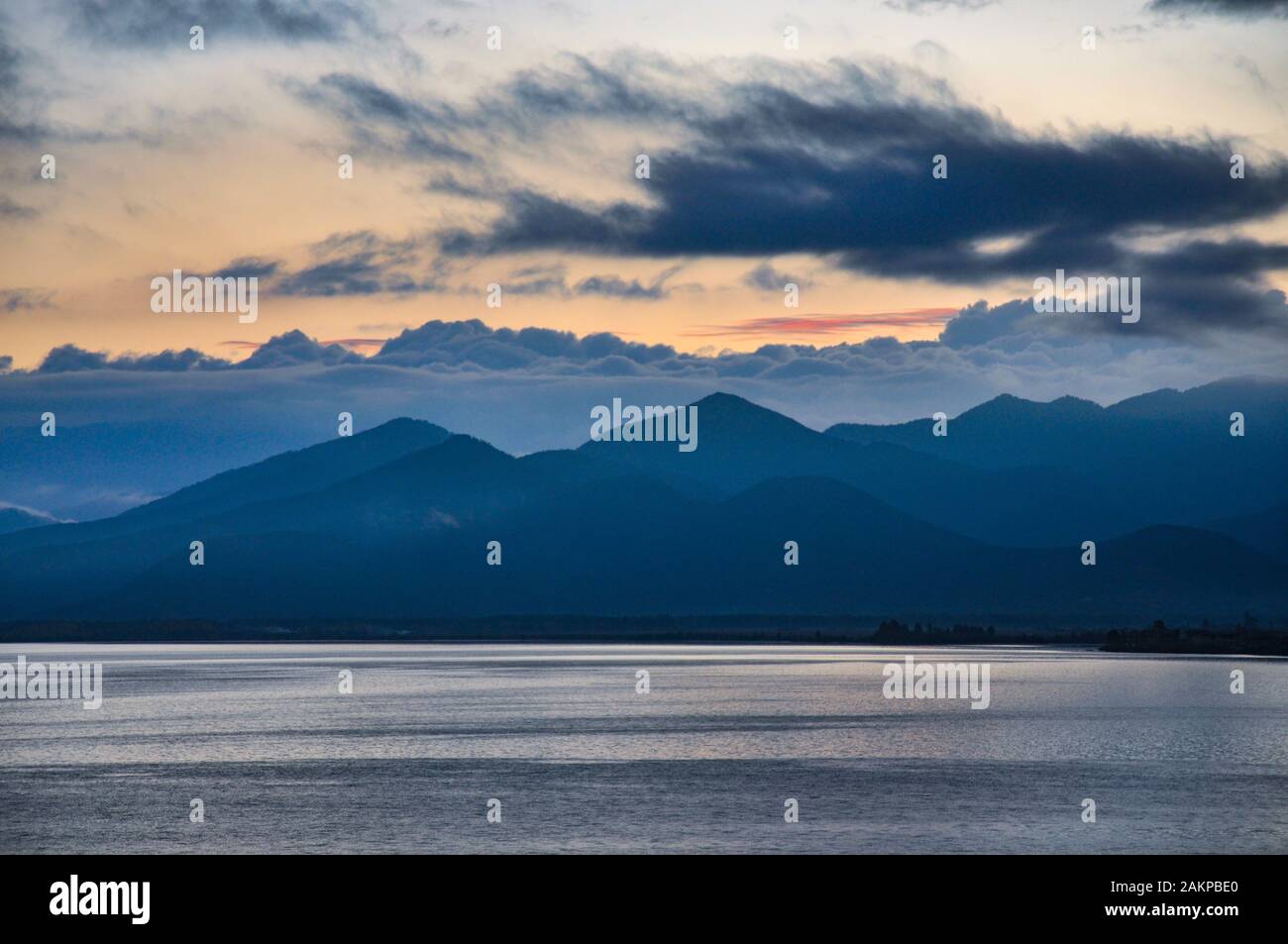 Yunnan Dali erhai lake scenery Stock Photo - Alamy