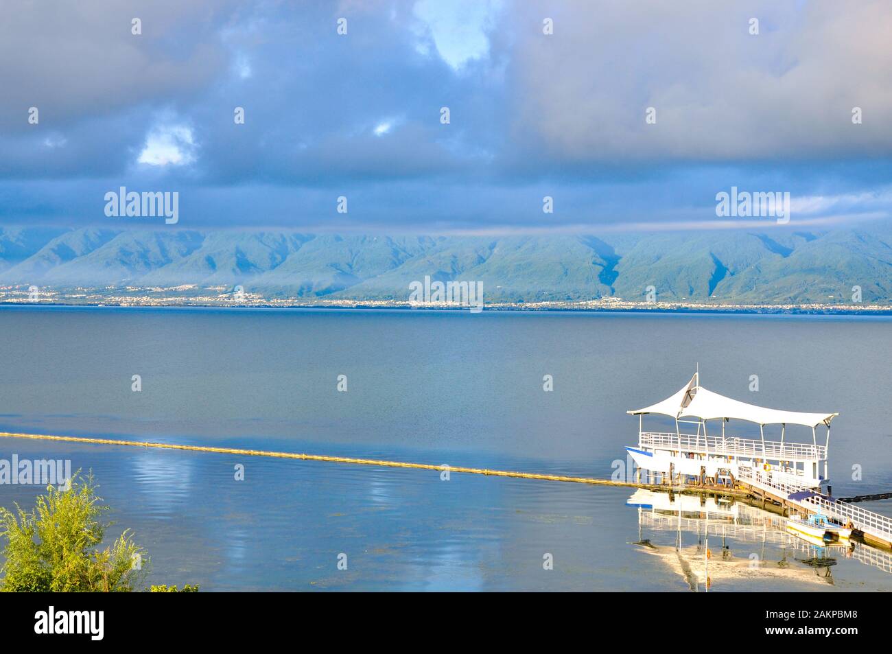 Dali erhai lake hi-res stock photography and images - Alamy